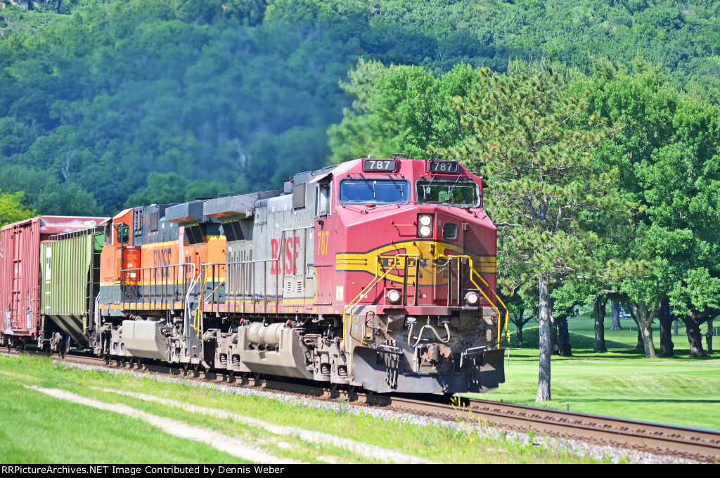 BNSF 787, BNSF's Aurora Sub.